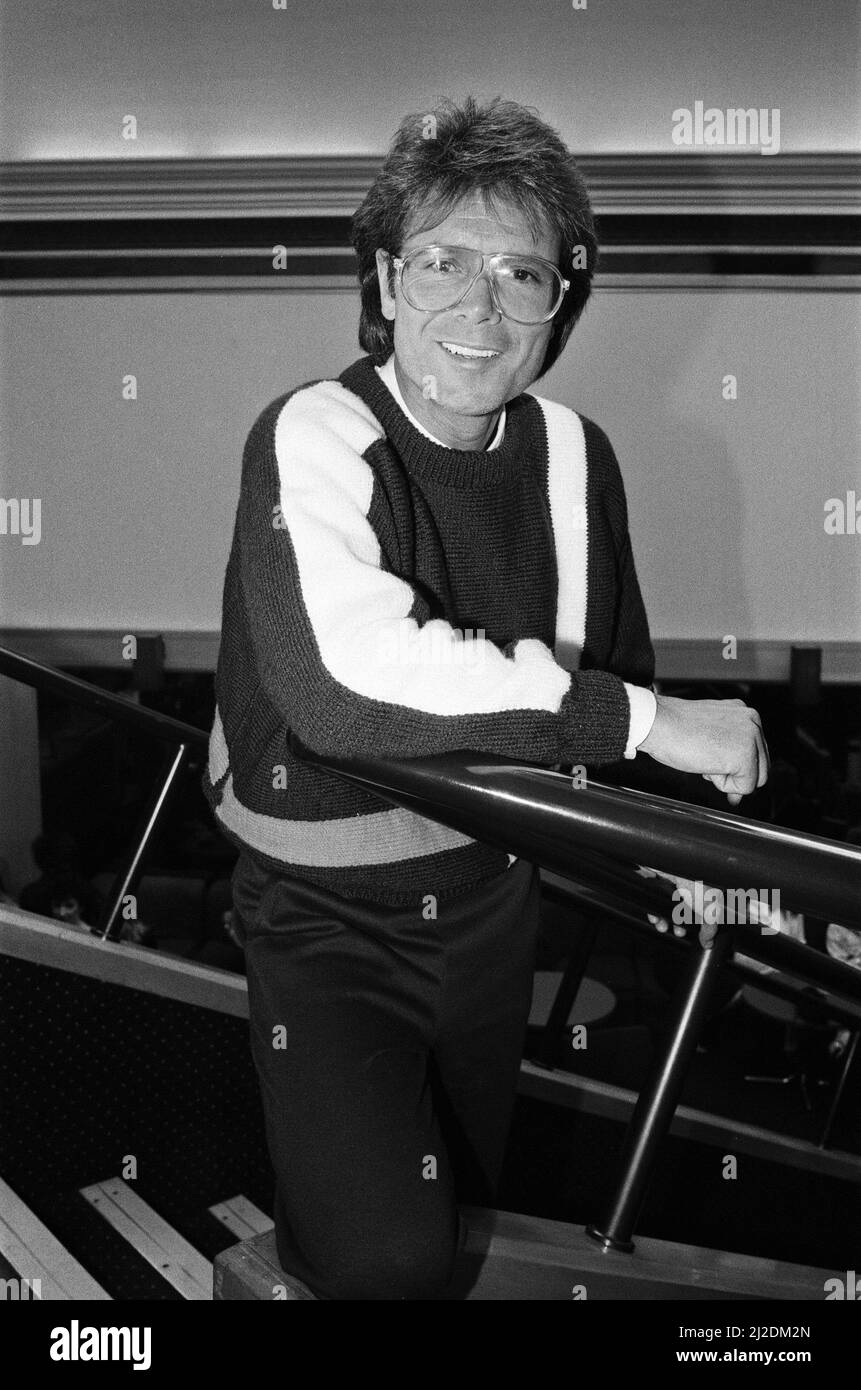 Cliff richard portrait Banque d'images noir et blanc - Alamy