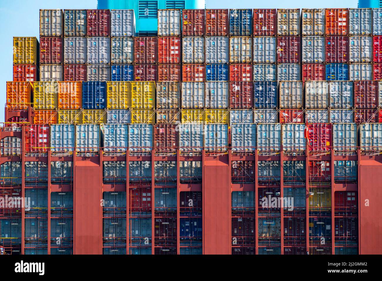 Conteneur sur un navire à conteneurs, dans le port maritime de ...