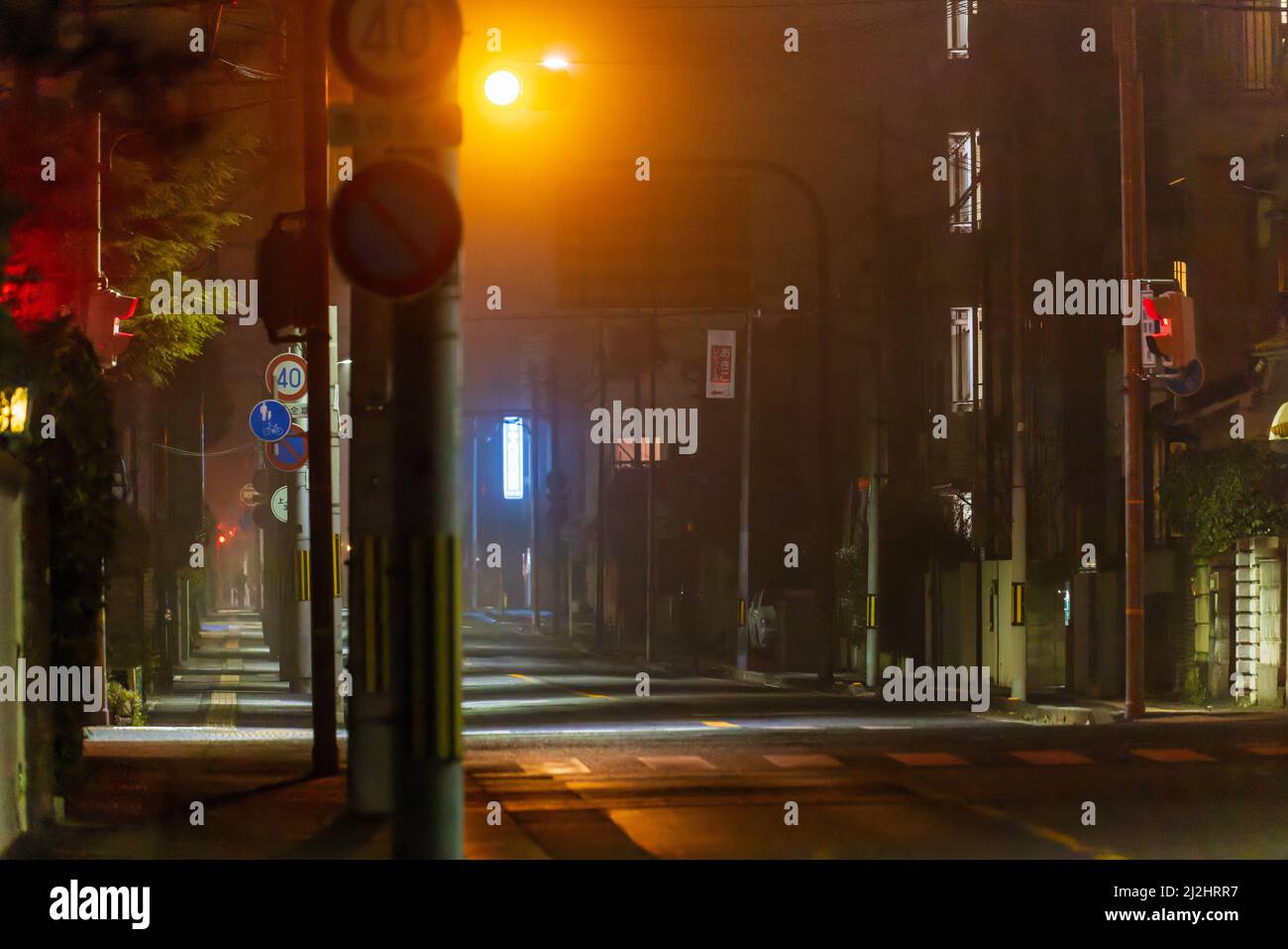 Empty traffic intersection traffic lights Banque de photographies et d ...