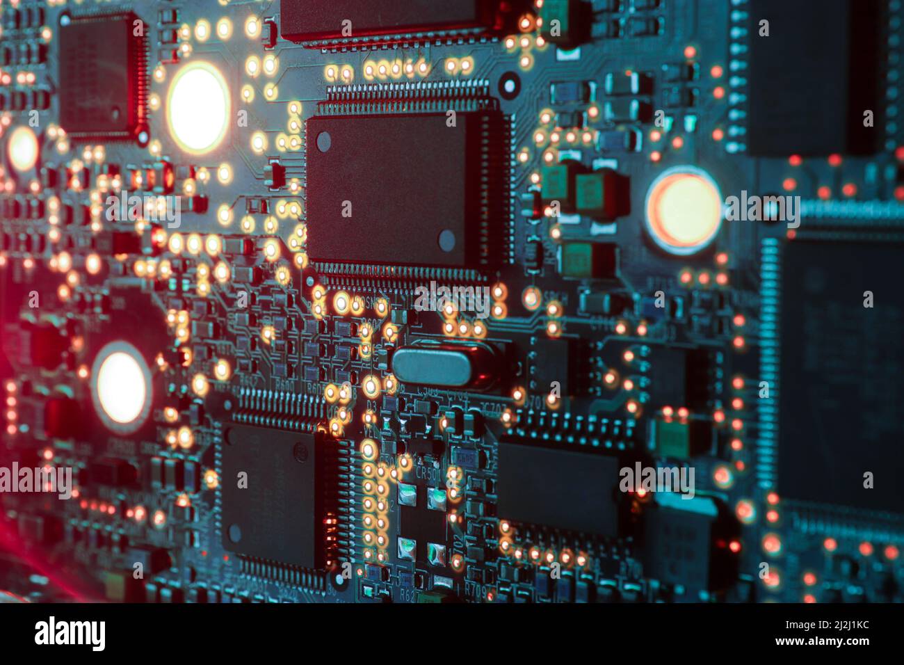 Puces et processeurs d'ordinateur sur la carte électronique ...