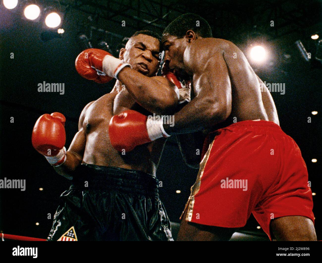 Mike tyson Banque de photographies et d’images à haute résolution - Alamy