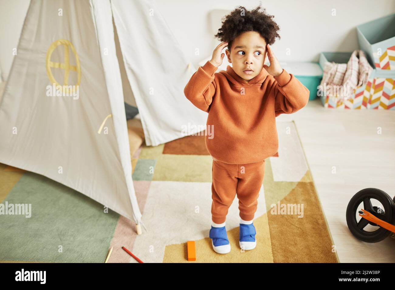 Oups famille Banque de photographies et d’images à haute résolution - Alamy