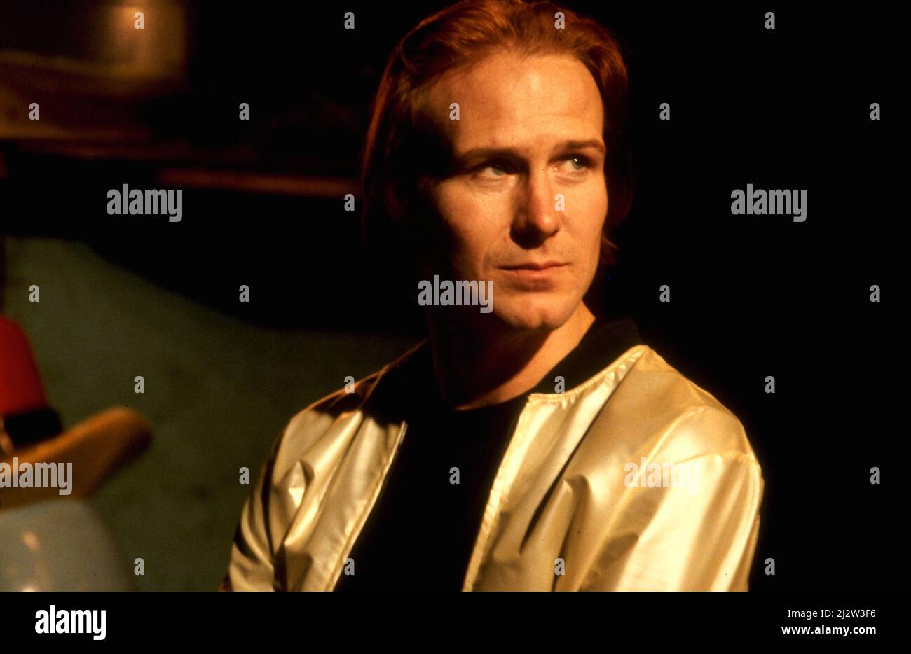 WILLIAM BLESSÉ DANS LE BAISER DE LA FEMME ARAIGNÉE (1985), RÉALISÉ PAR HECTOR BABENCO. Crédit ...