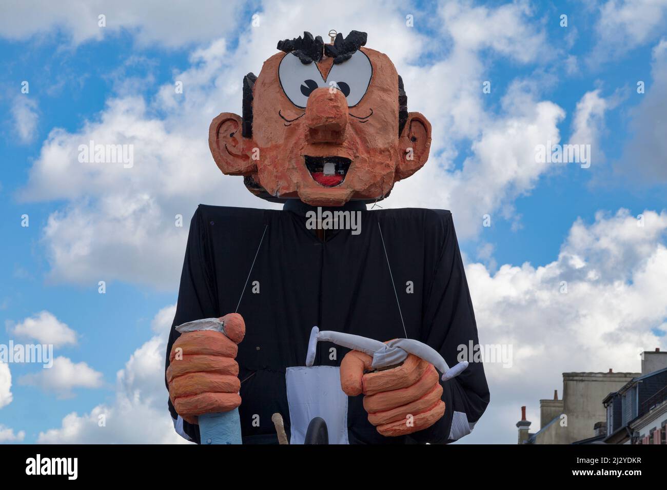 Landerneau, France - avril 03 2022 : trônement de Gargamel au-dessus d ...