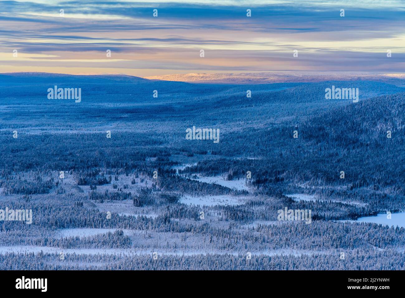 Levi Fjell - vue panoramique depuis la montagne locale avec le domaine ...