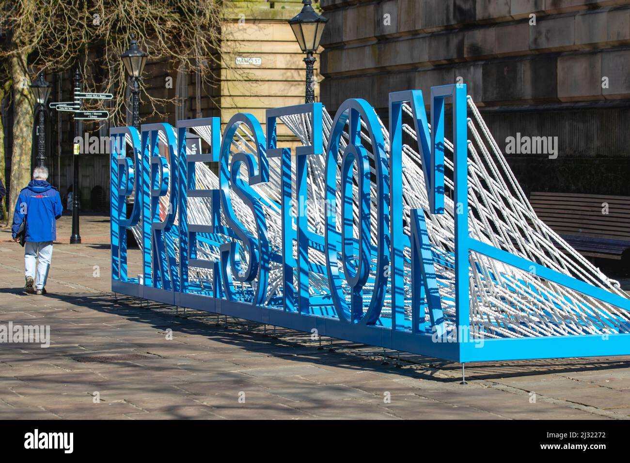 Nouvelle enseigne Preston dévoilée au marché Flag. Le signe ...