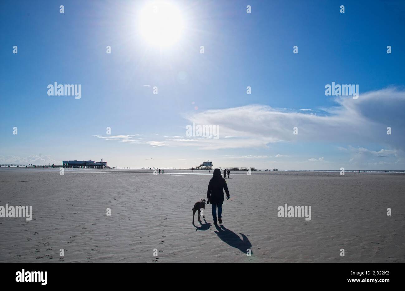 Promenade sur la plage Banque de photographies et d’images à haute ...