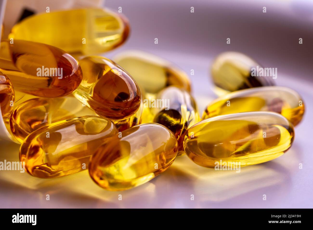 Capsules d'huile de poisson sauvage qui est riche en oméga 3 Photo ...