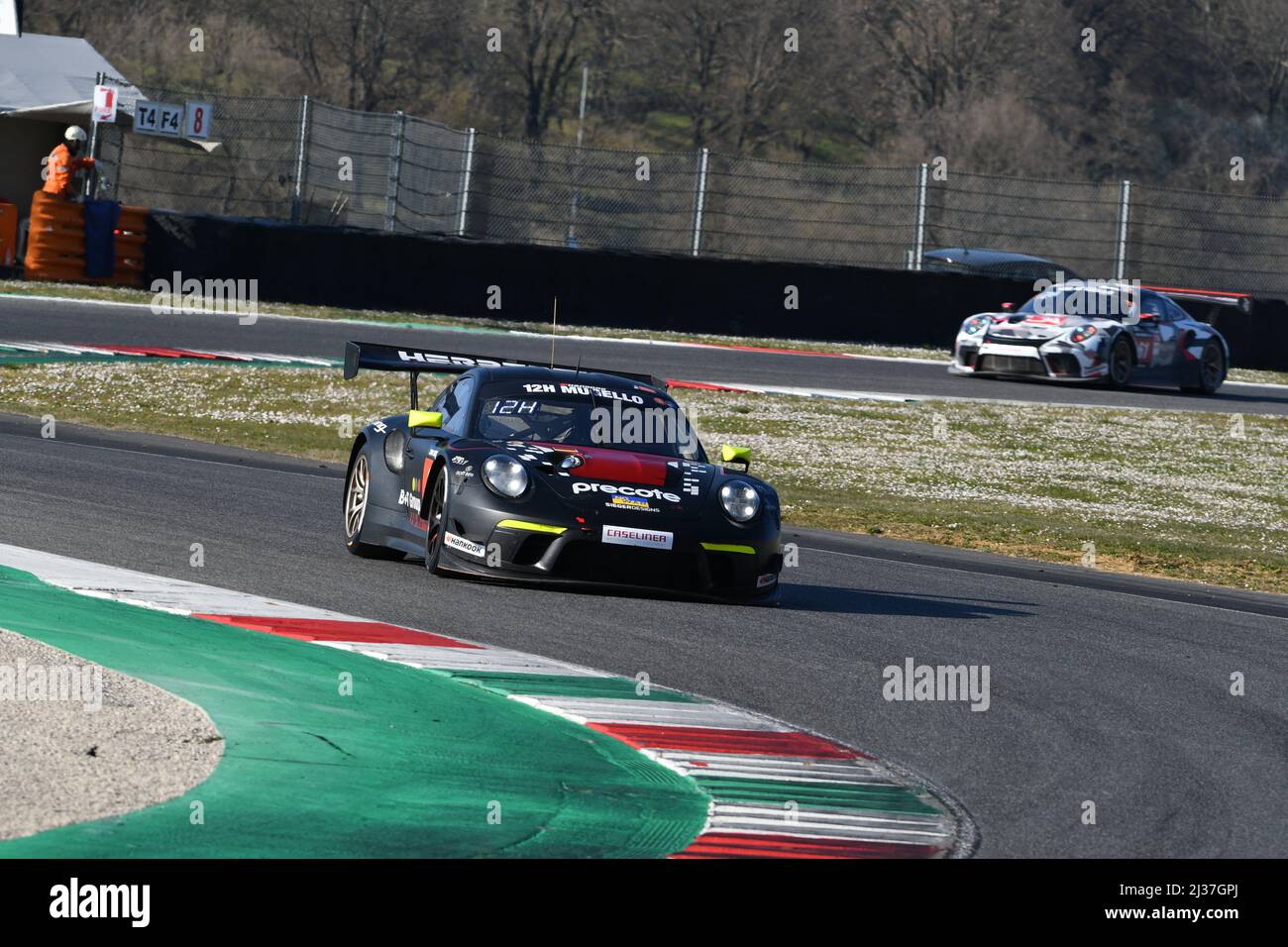 Scarperia, 24 mars 2022 : Porsche 911 GT3 R (991 II) de l'équipe ...