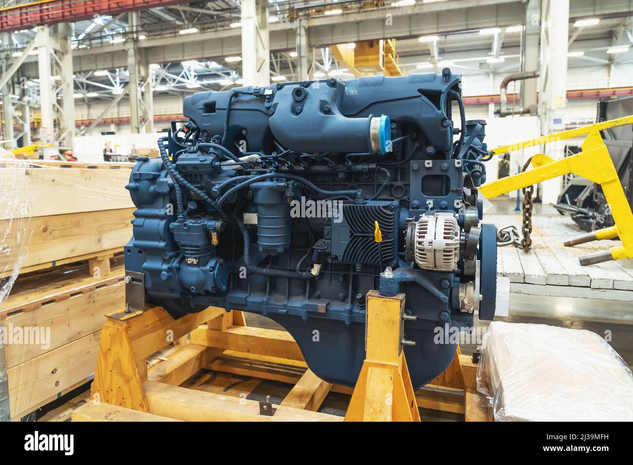 Moteur diesel du tracteur ou de la moissonneuse-batteuse en usine Photo ...