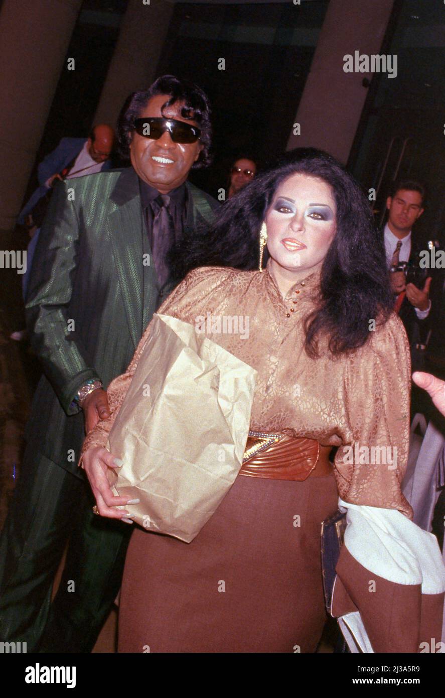 James Brown et Adrienne Rodriguez Circa années 1980 .Credit: Ralph Dominguez/MediaPunch Photo ...