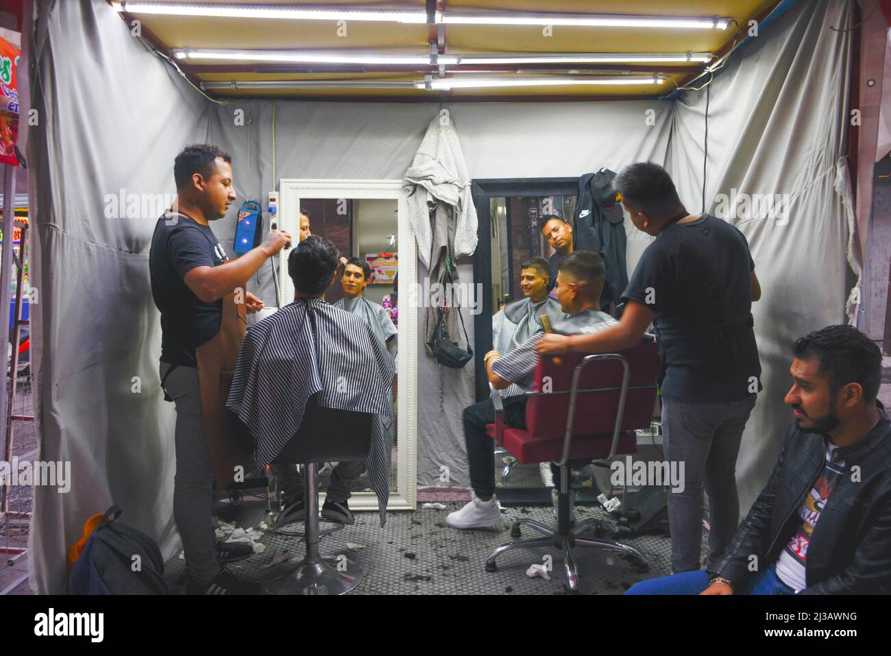 Mexican barber shop Banque de photographies et d’images à haute ...