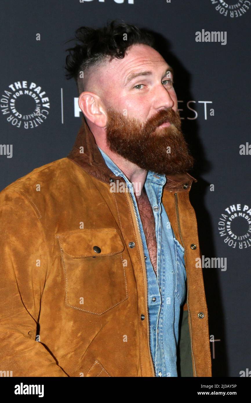 LOS ANGELES - APR 6: Devan Chandler long au PaleyFest 2022 - Ghosts and ...