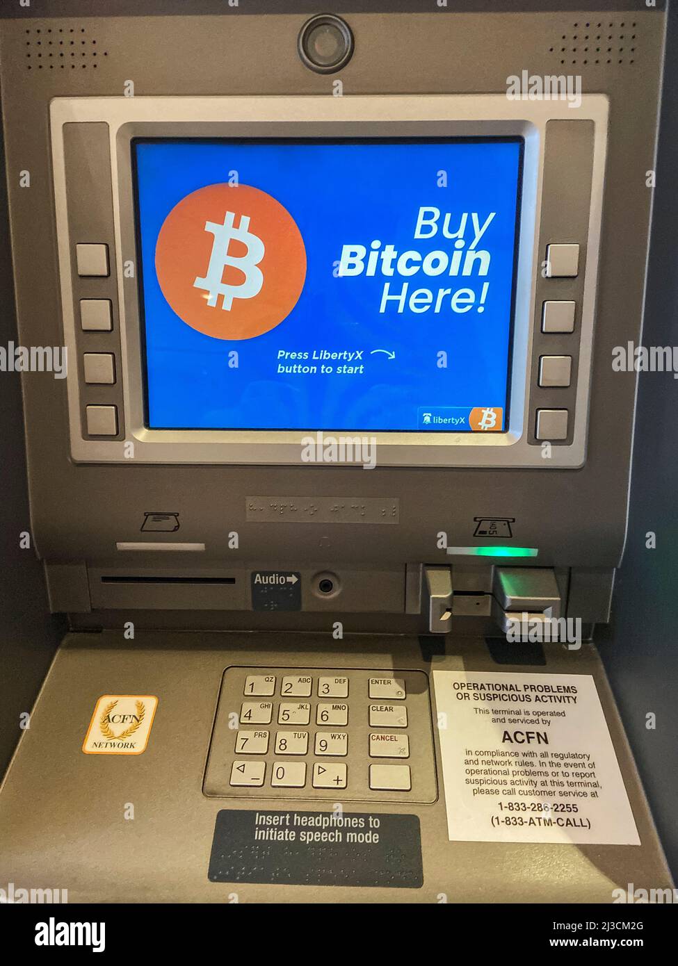 Bitcoin atm machine Banque de photographies et d’images à haute ...