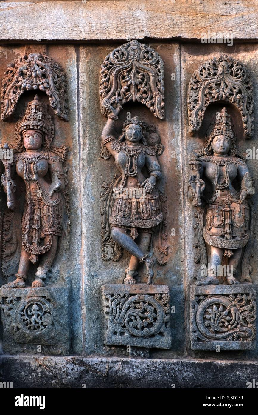 Pierre Sculpture des dieux hindous avec un foyer sélectif, temple ...