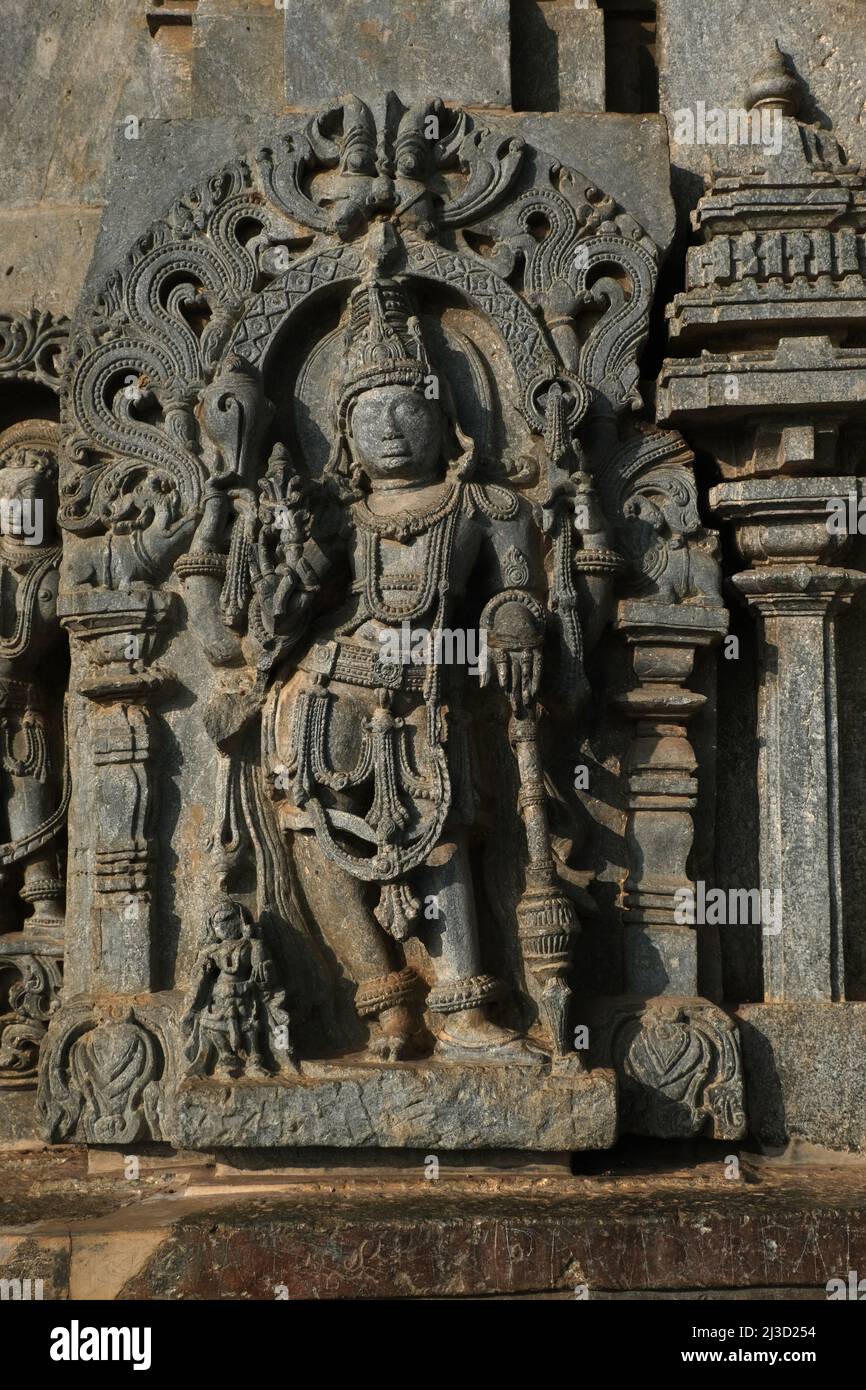 Pierre Sculpture des dieux hindous avec un foyer sélectif, temple ...
