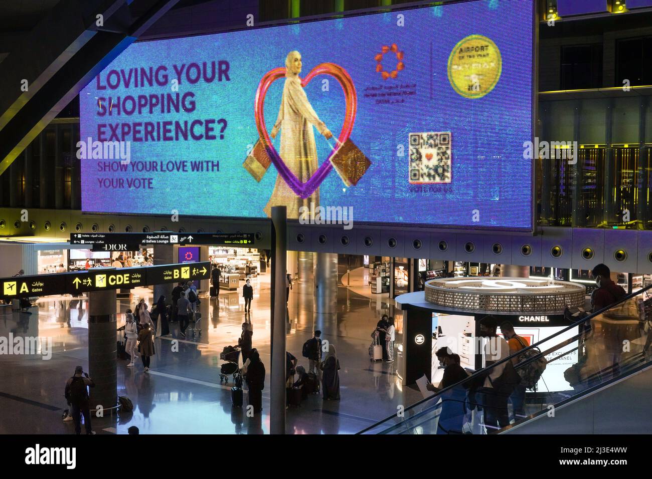 Doha, Qatar, 06.04.2022: Innenansicht des Terminals im Hamad ...
