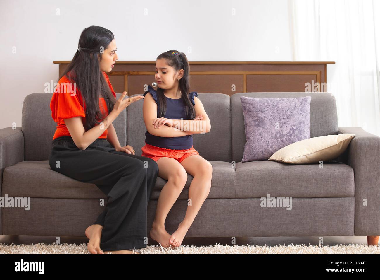 Femme gifle Banque de photographies et d’images à haute résolution - Alamy