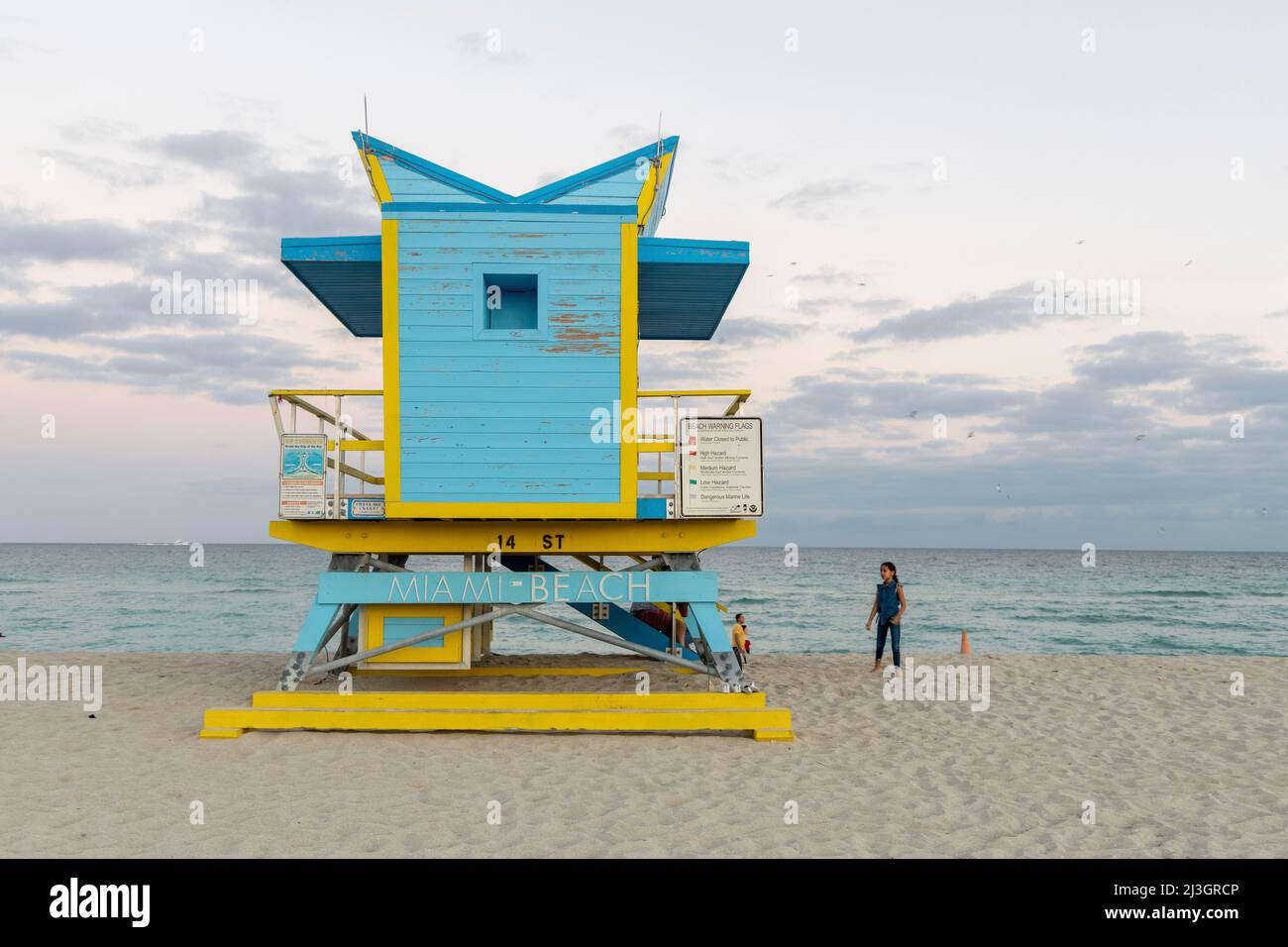 Lifeguard stations Banque de photographies et d’images à haute ...