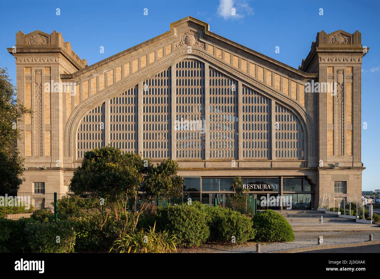 France, Manche, Cotentin, Cherbourg-Octeville, façade de l'ancien ...