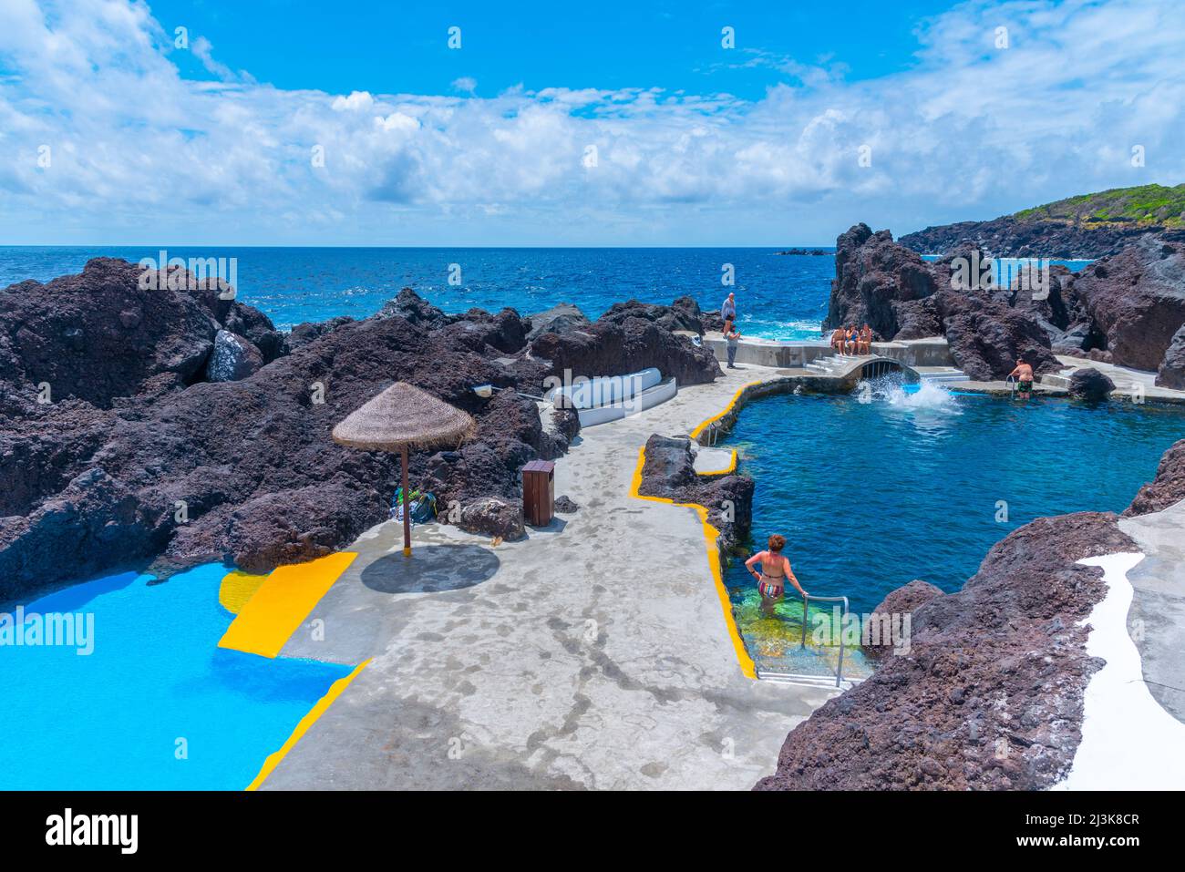 Faial, Portugal, 28 juin 2021 : piscines naturelles de Varadouro sur l ...