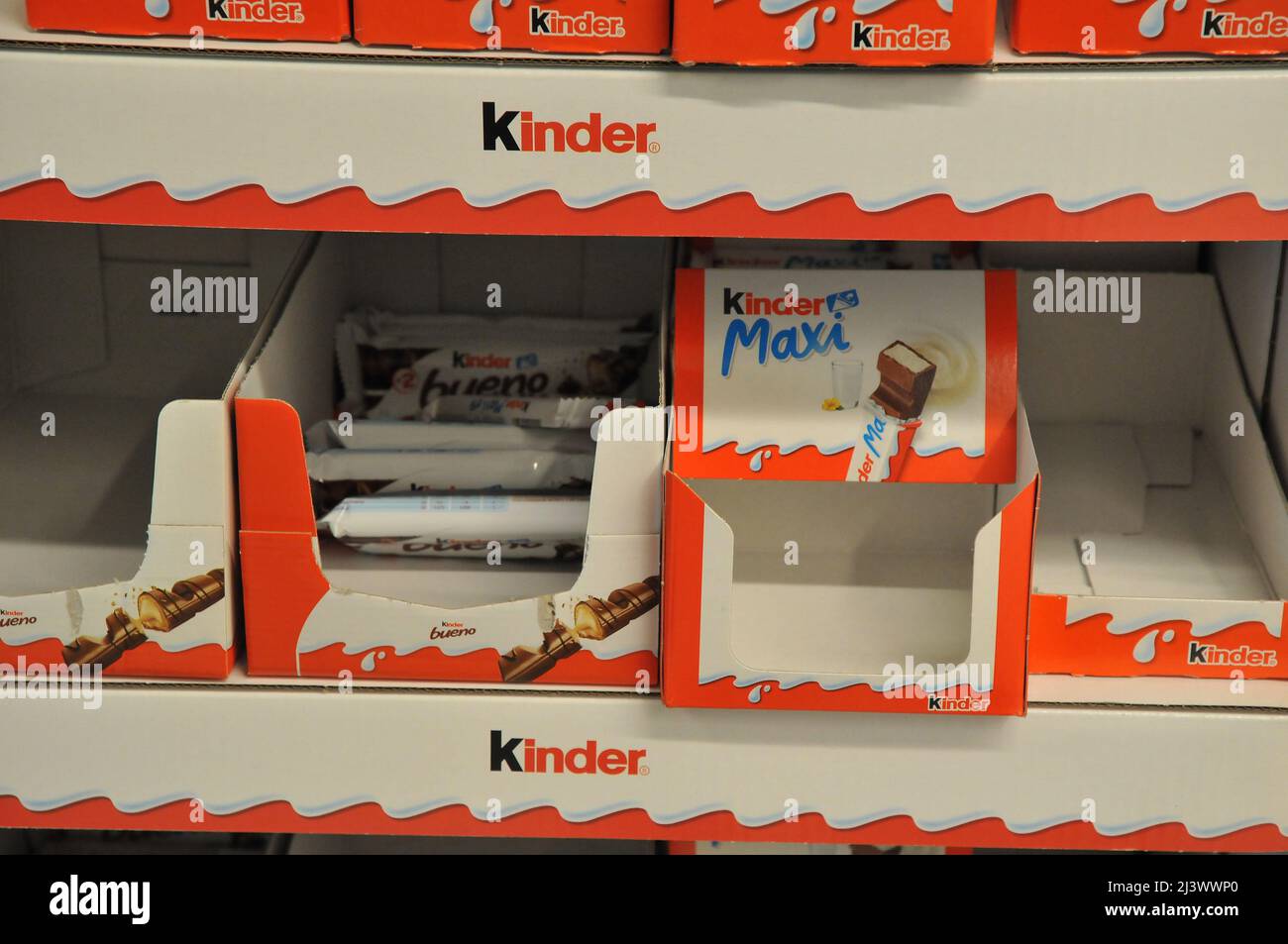 Kinder surprise maxi Banque de photographies et d’images à haute ...