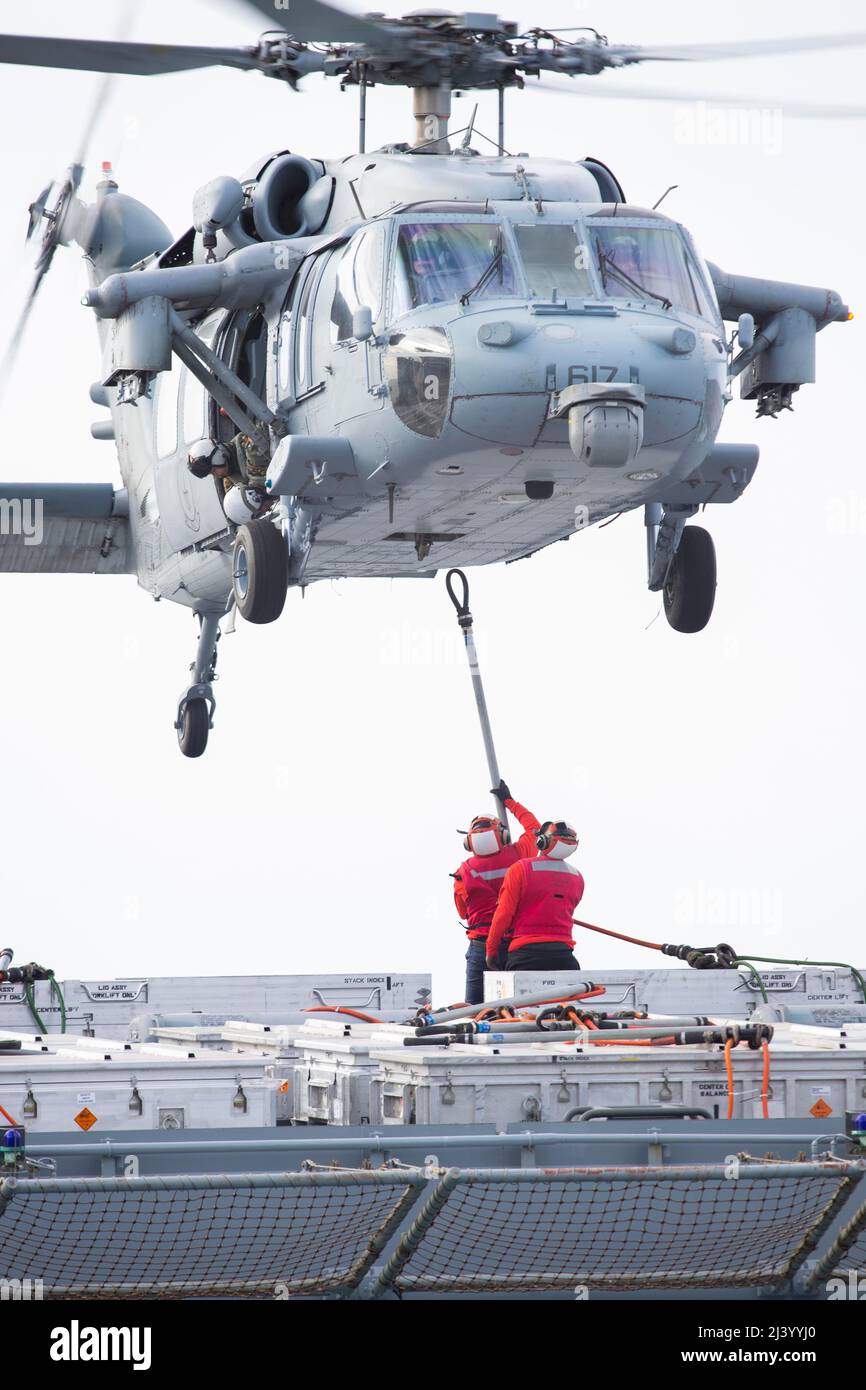 Un MH-60s Nighthawk, attaché aux 'Tridents' de l'escadron de combat en ...
