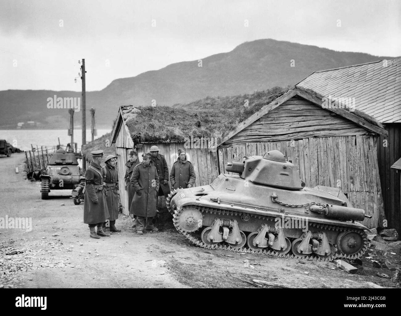 Troupes britanniques avec chars français Hotchkiss H39 à Steinland ...