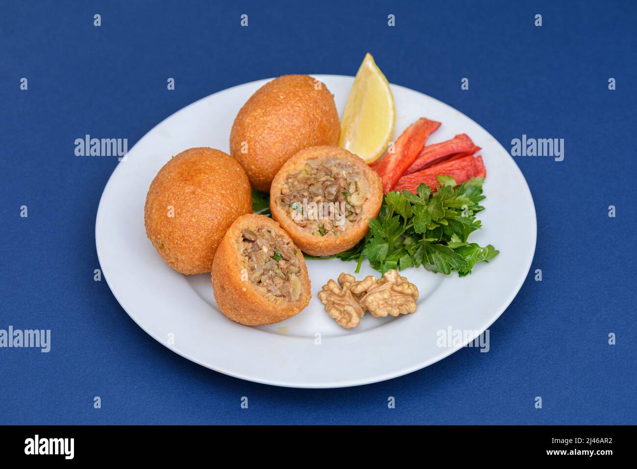 Boulettes de viande farcies, une spécialité turque traditionnelle. Le ...