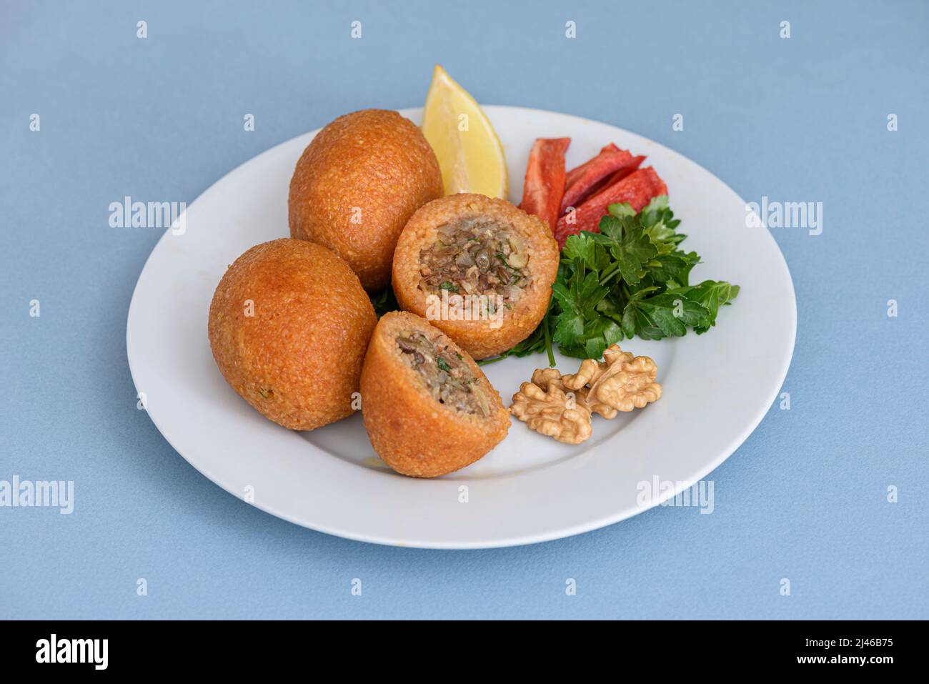Boulettes de viande farcies, une spécialité turque traditionnelle. Le ...
