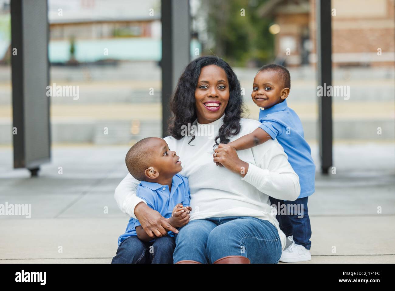 Black mom son Banque de photographies et d’images à haute résolution ...