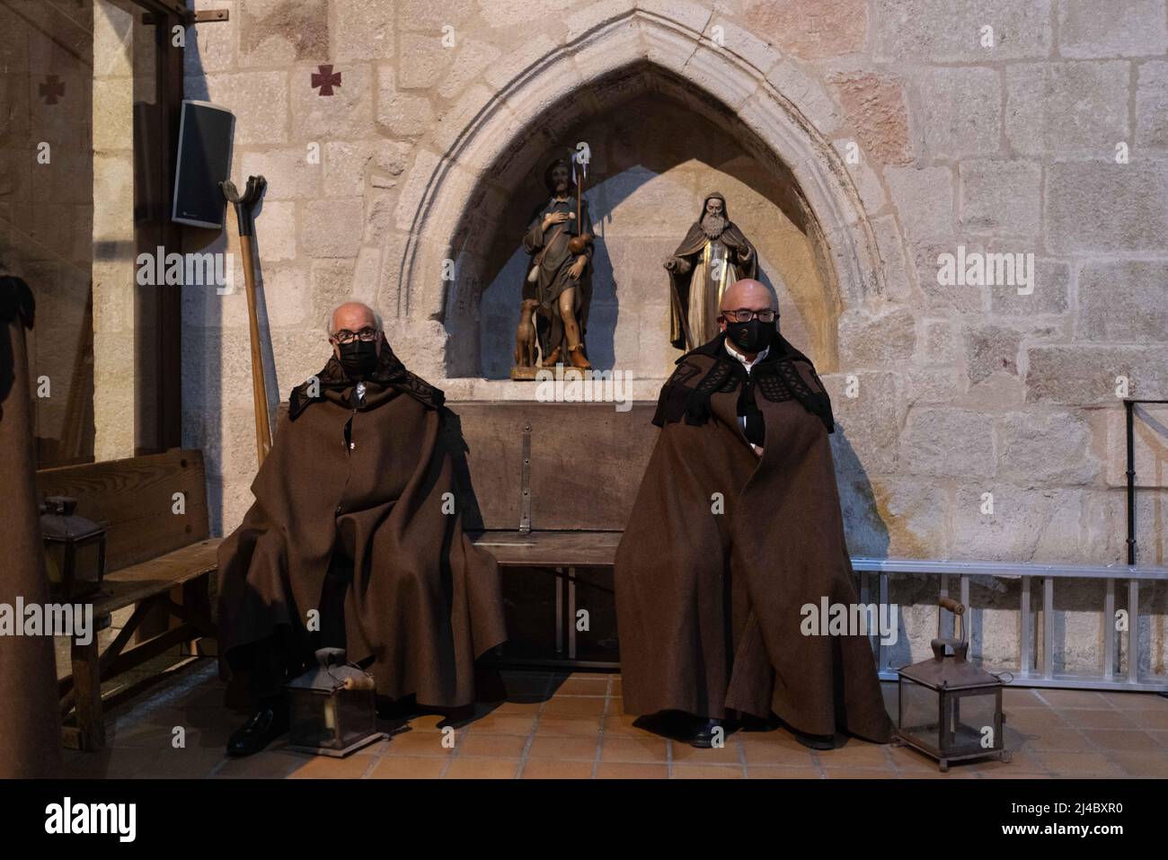 Zamora, Espagne. 13th avril 2022. Deux pénitents de la fraternité ...