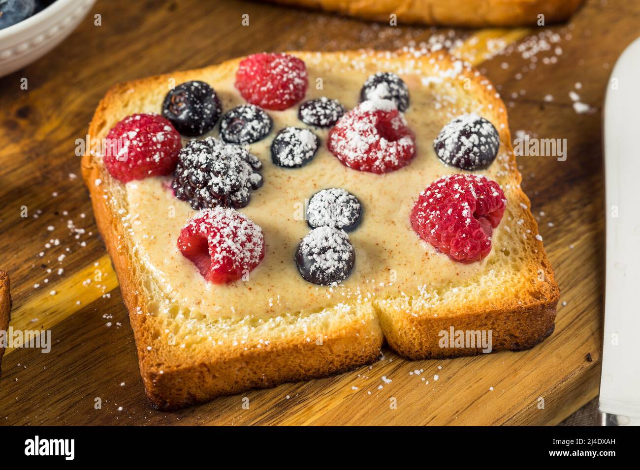 Toast au yaourt Banque de photographies et d’images à haute résolution ...