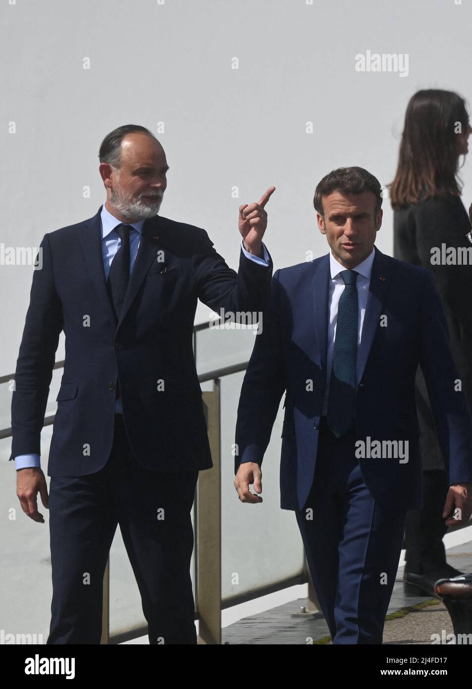 Le président français Emmanuel Macron, aux côtés du maire du Havre et ...