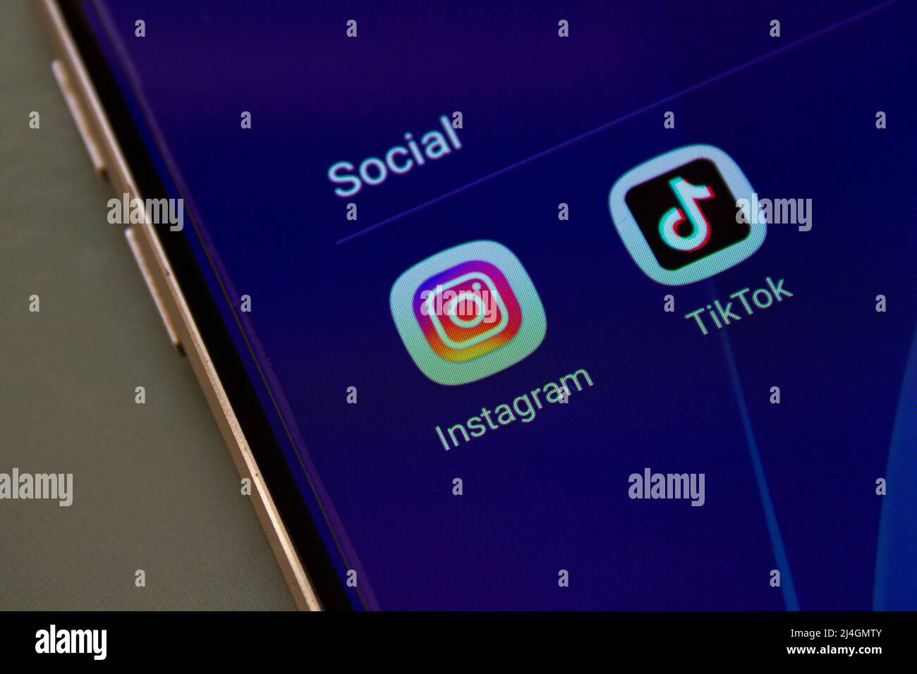 Icône de l'application Instagram et TikTok sur l'écran du téléphone ... Icône de l'application Instagram et TikTok sur l'écran du téléphone ...