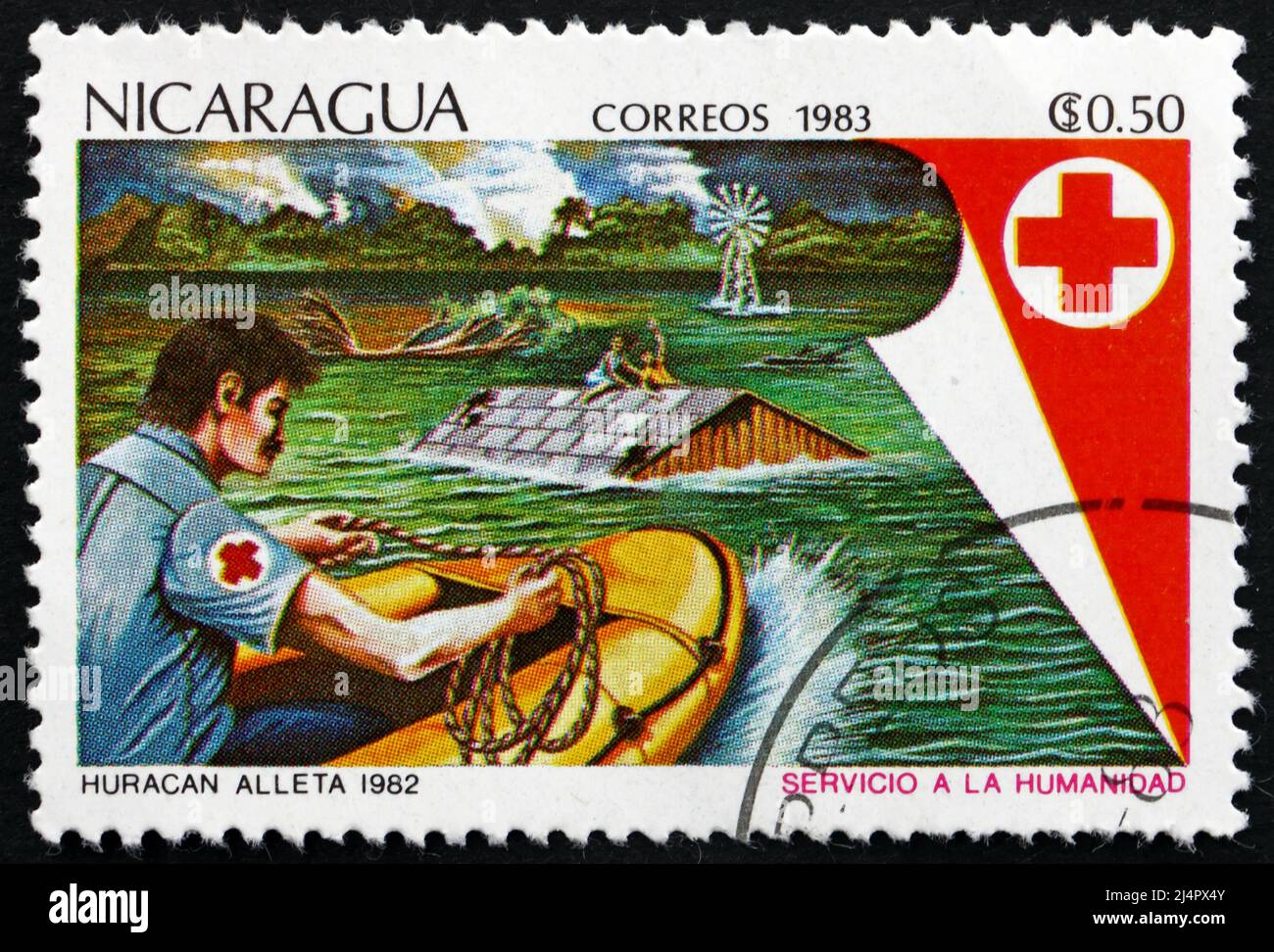 NICARAGUA - VERS 1983 : un timbre imprimé au Nicaragua montre le sauvetage des inondations de la ...