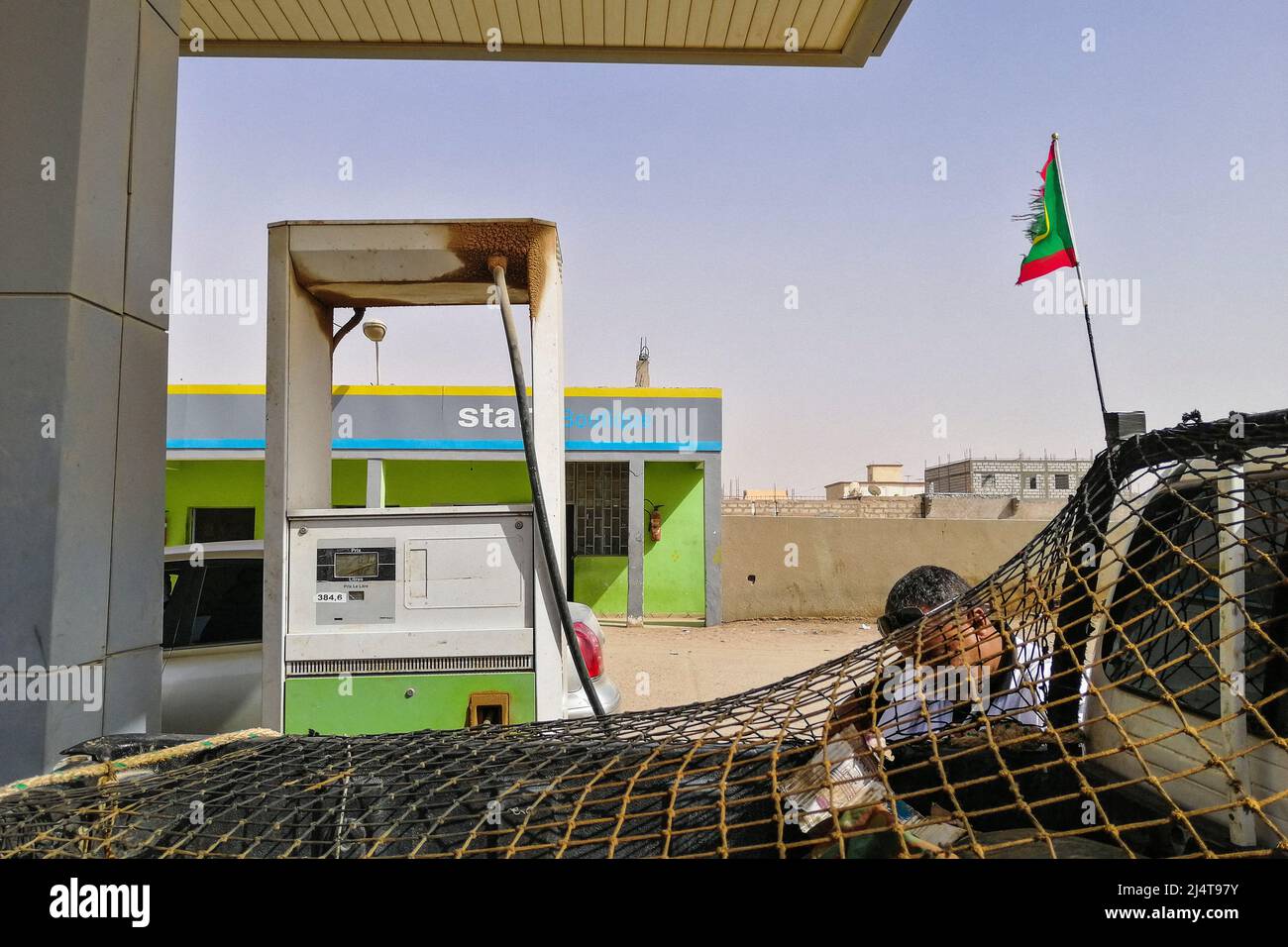 Mauritanie, Nouakchott, station-service Photo Stock - Alamy