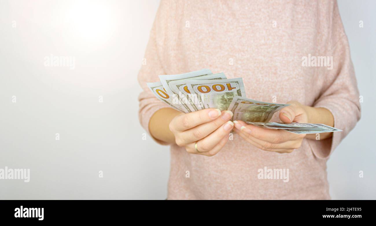 Argent en mains Banque de photographies et d’images à haute résolution ...