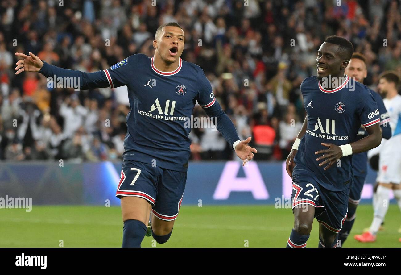 Paris, France. 17th avril 2022. Kylian Mbappe de Paris Saint-Germain ...
