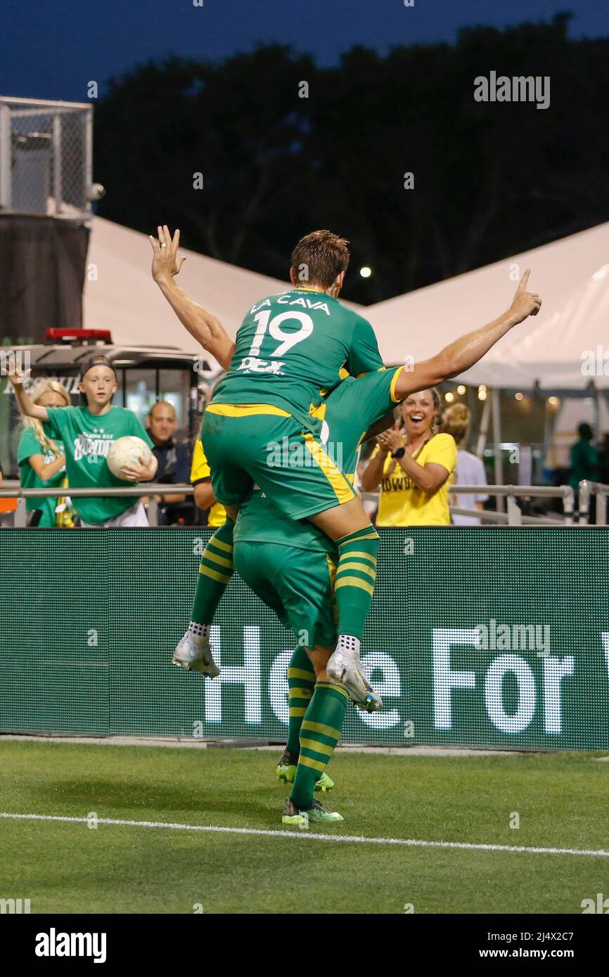 St. Petersburg, FL: Tampa Bay rowdies Forward Jake LaCava (19) célèbre ...