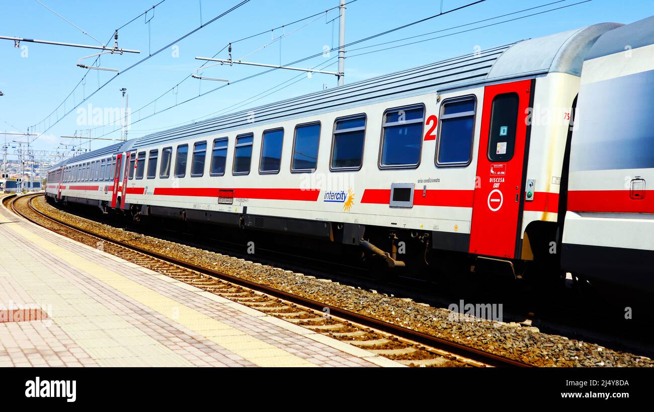 Trenitalia interurbain Banque de photographies et d’images à haute résolution - Alamy