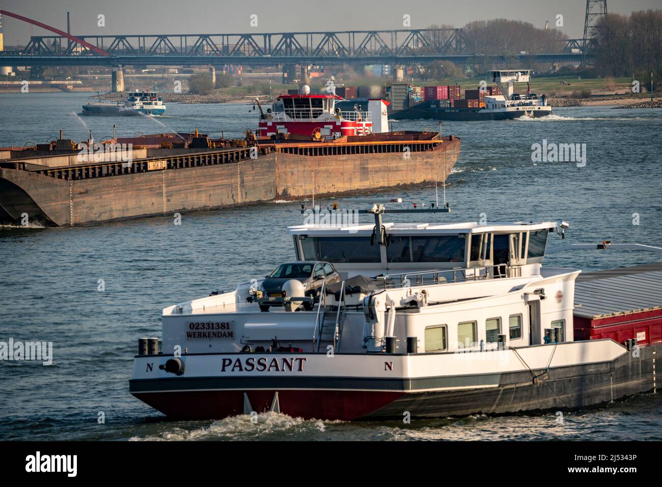 Bateaux pousseurs Banque de photographies et d’images à haute ...
