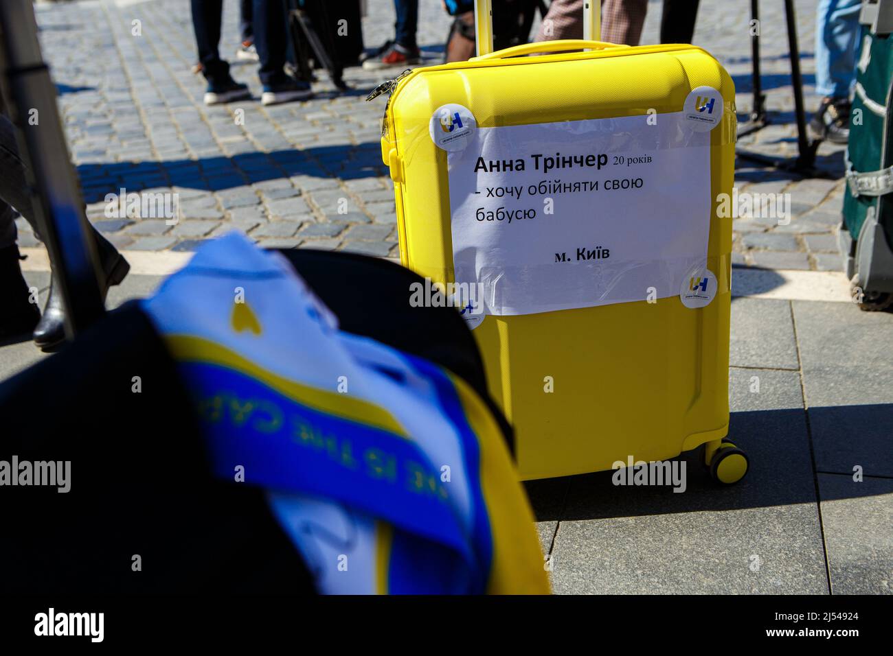 Mamy avec une valise Banque de photographies et d’images à haute ...