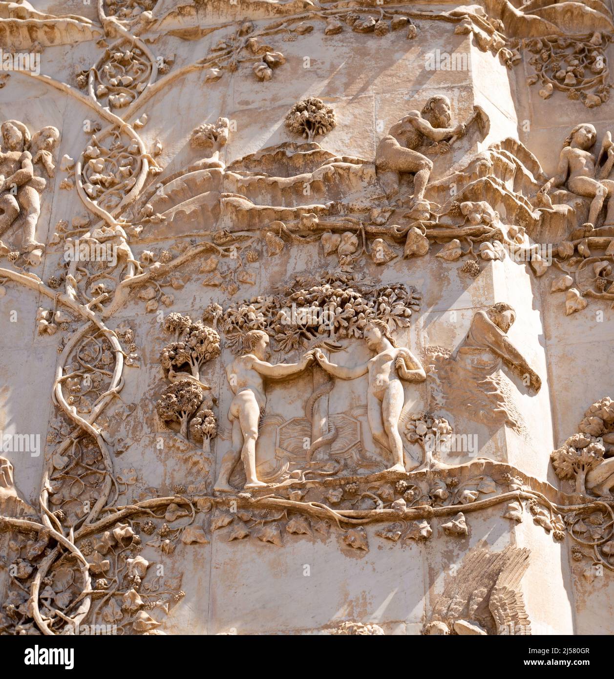Orvieto cathedral facade relief Banque de photographies et d’images à ...