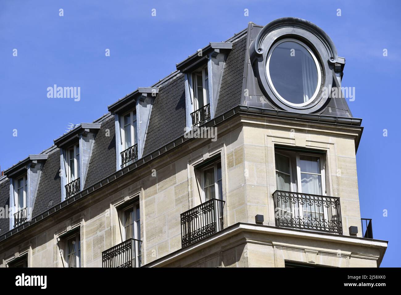 Toit haussmannien Banque de photographies et d’images à haute ...