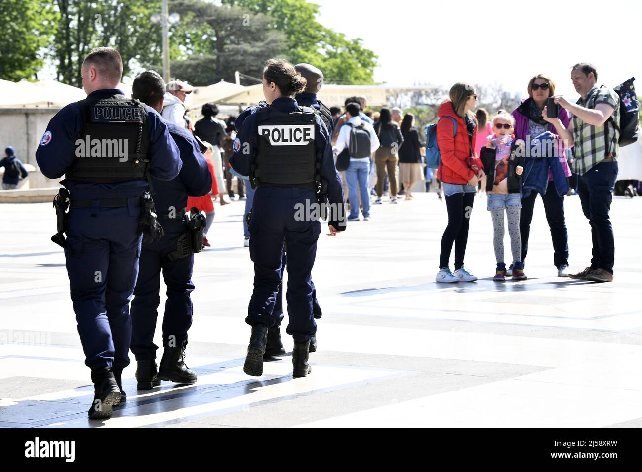 Paris police officers badge france Banque de photographies et d’images ...