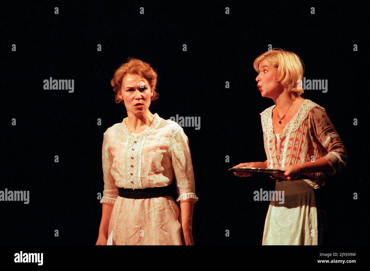 Joanna riding Banque de photographies et d’images à haute résolution ...