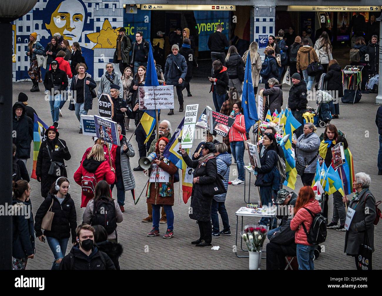 Varsovie, Pologne. 21st avril 2022. Polskie Babacie (Grannies ...