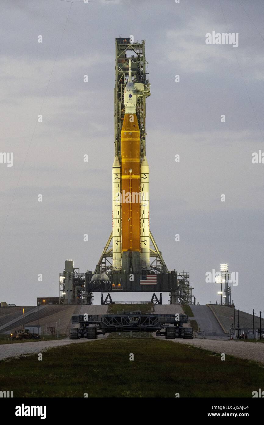 Launch pad rocket sunset Banque de photographies et d’images à haute ...