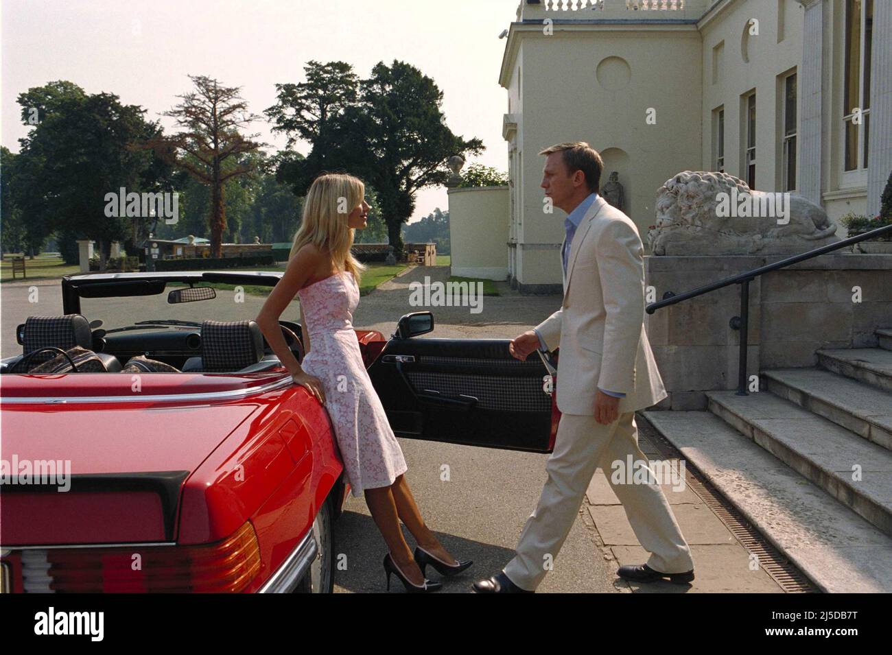 Sienna miller layer cake 2004 Banque de photographies et d’images à ...
